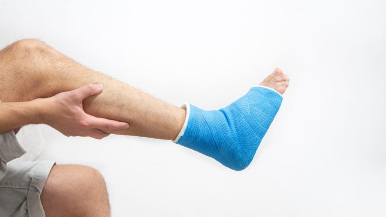 Caviglia distrutta: "E' saltato il tendine" | Non potrà giocare la ...